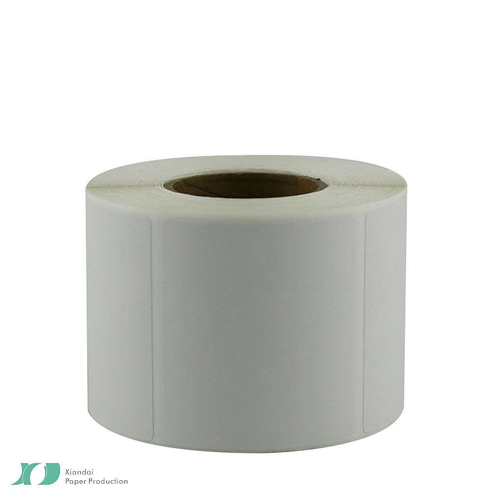 Rollo de papel adhesivo en blanco